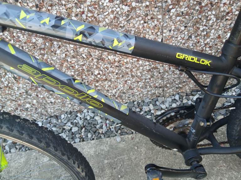 Leeds 15. Apollo Gridlock kids mountain bike. 24 inch wheels. Rides ...