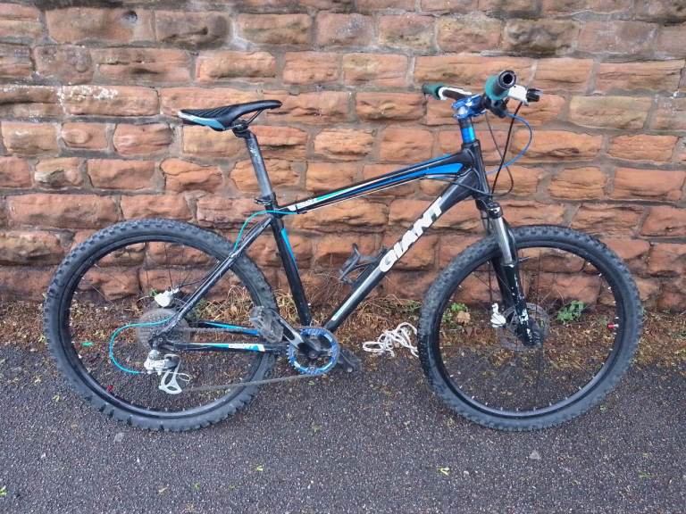 GIANT Mountain Bike – Black and Blue, Good Condition, £100.00 for Sale