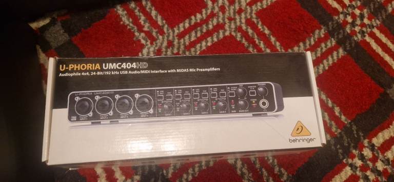 Roland VR-09 keyboard &case &behringer UMC404HD Bundle | in Uphall ...