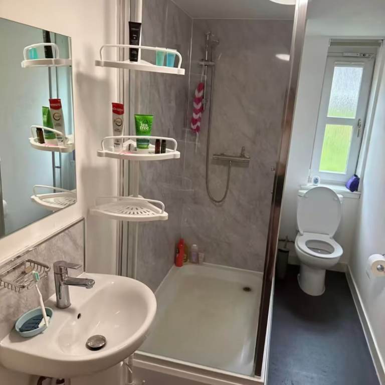 DSS 1 Bedroom Studio Flats - To Let - Bills Included | in Manchester ...