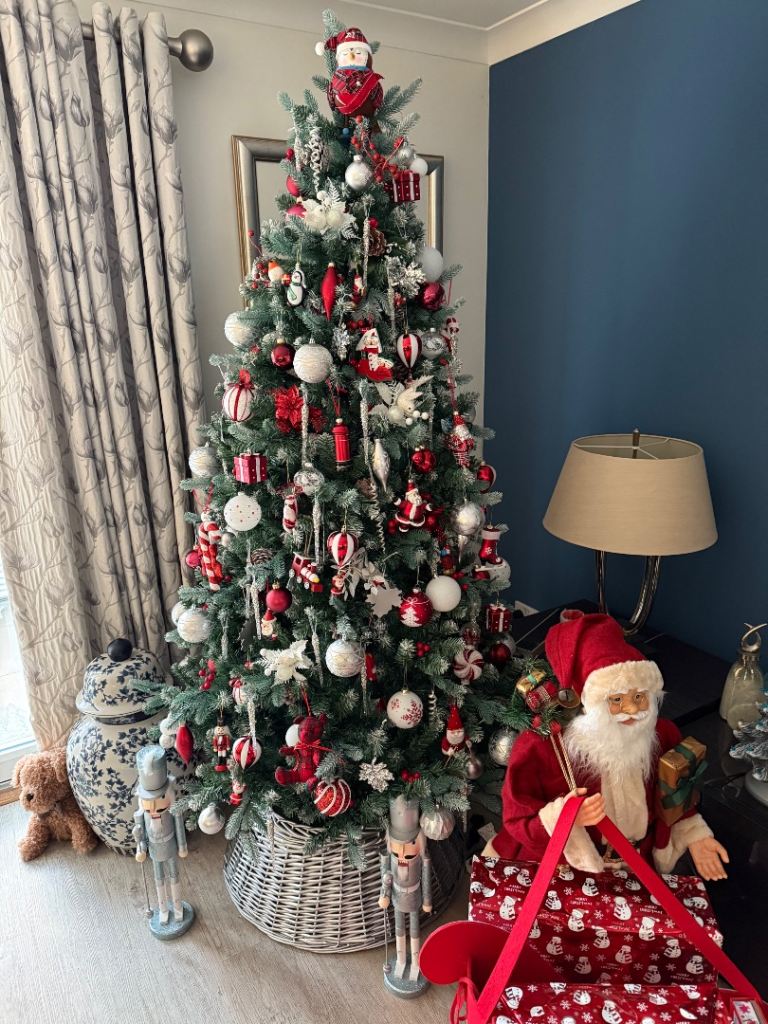 Stunning John Lewis 7ft Pre lit Christmas Tree and With Berries ...