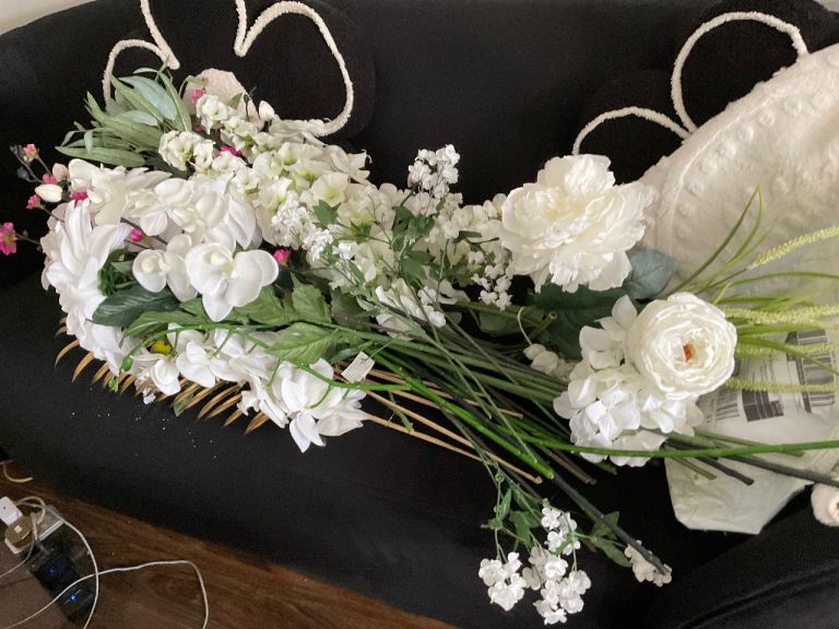 Flowers, £4.00 for Sale in Kilmarnock, East Ayrshire | Gumtree