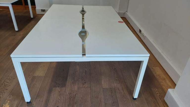 Pre-owned White 4 person pod bench bank computer office desks 120cm x ...