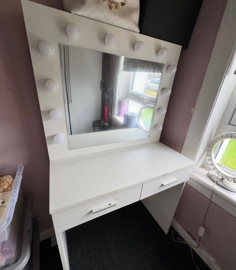 White Dressing Table with Mirror & Lights | in Newton Mearns, Glasgow ...