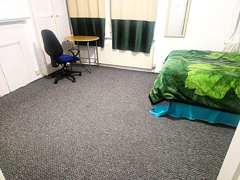 Master double room to let in barking IG11- All Bill Included. No Agent ...