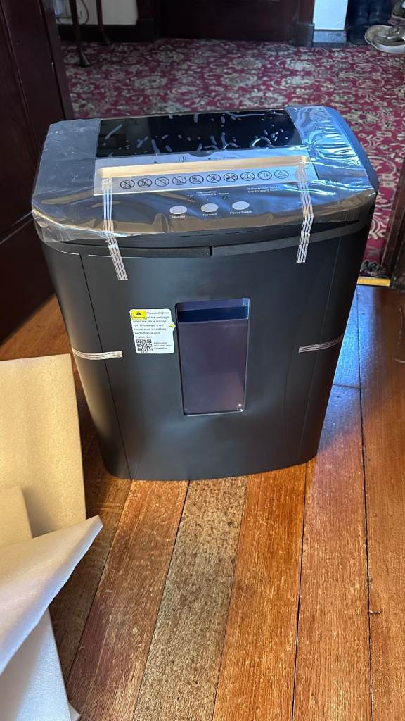 Auto Feed Paper Shredder / 150 Sheet / P-4 Micro Cut / 25L Bin / BNIB ...