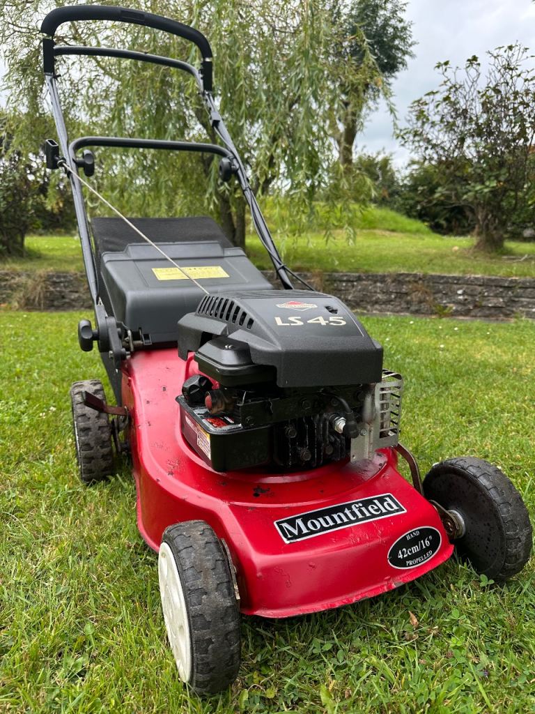 Mountfield petrol lawnmower with Briggs & Stratton easy start engine ...