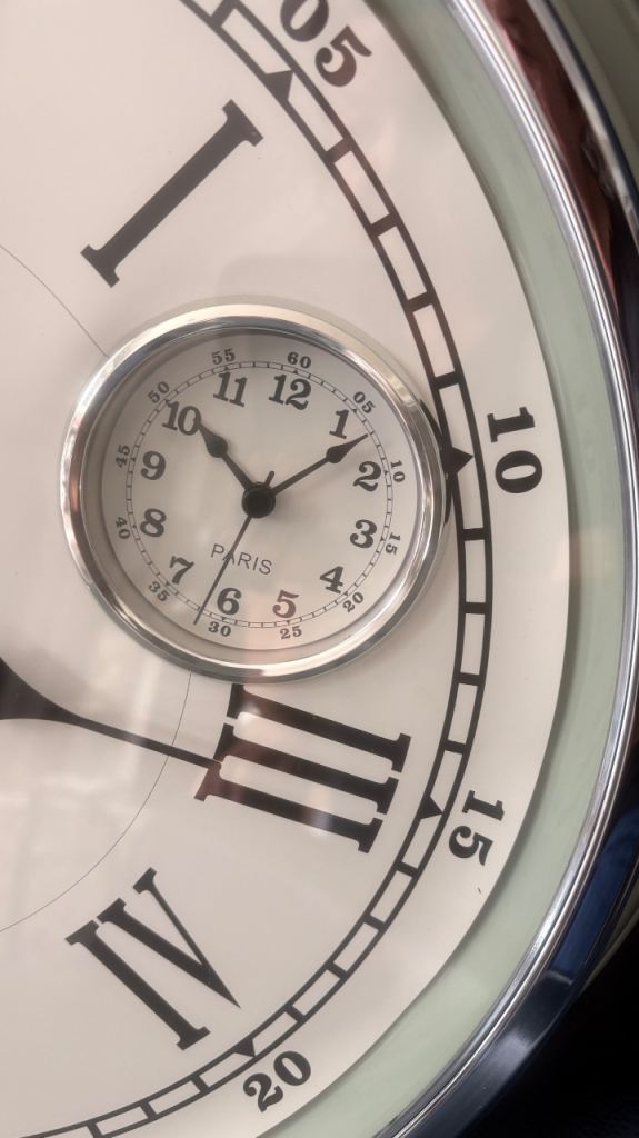 Large wall clock | in Standish, Manchester | Gumtree
