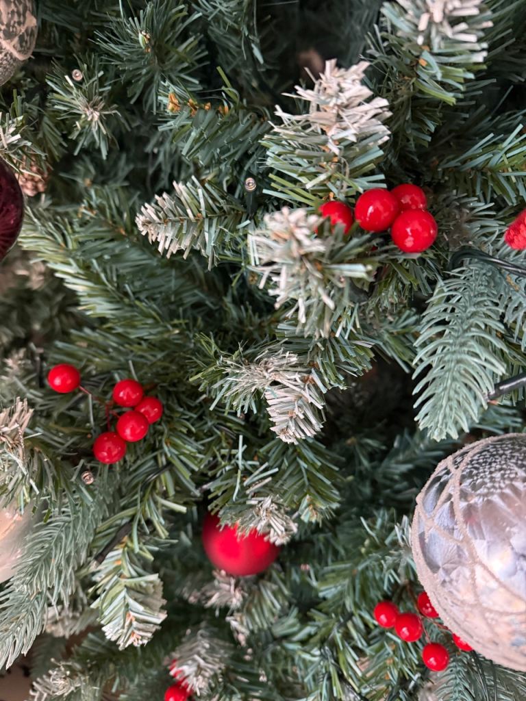 Stunning John Lewis 7ft Pre lit Christmas Tree and With Berries ...