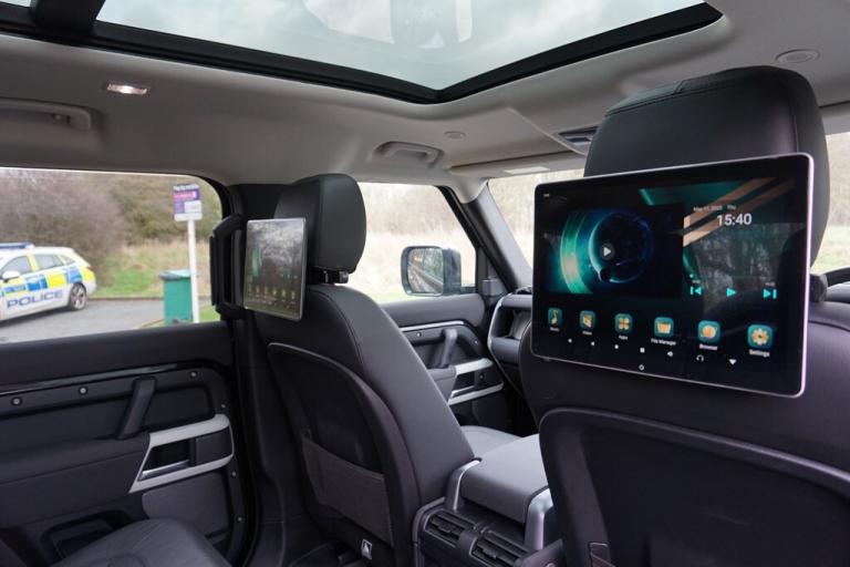 2022 Land Rover Defender 3.0 D250 SE 110 5dr Auto [7 Seat] ESTATE ...