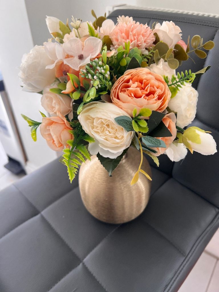 Gold vases | in Plaistow, London | Gumtree