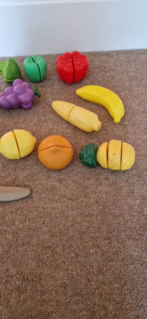 PLAY FOOD. CUTTABLE IN BASKET. EXCELLENT CONDITION. | in Morley, West ...