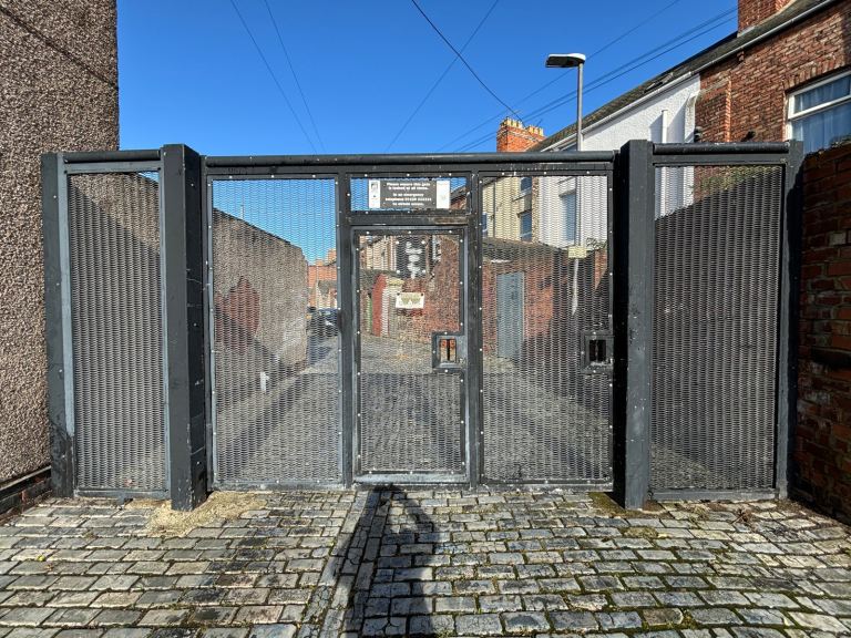 Garage To Let - Raby Road, Hartlepool & within easy access of both A179 ...