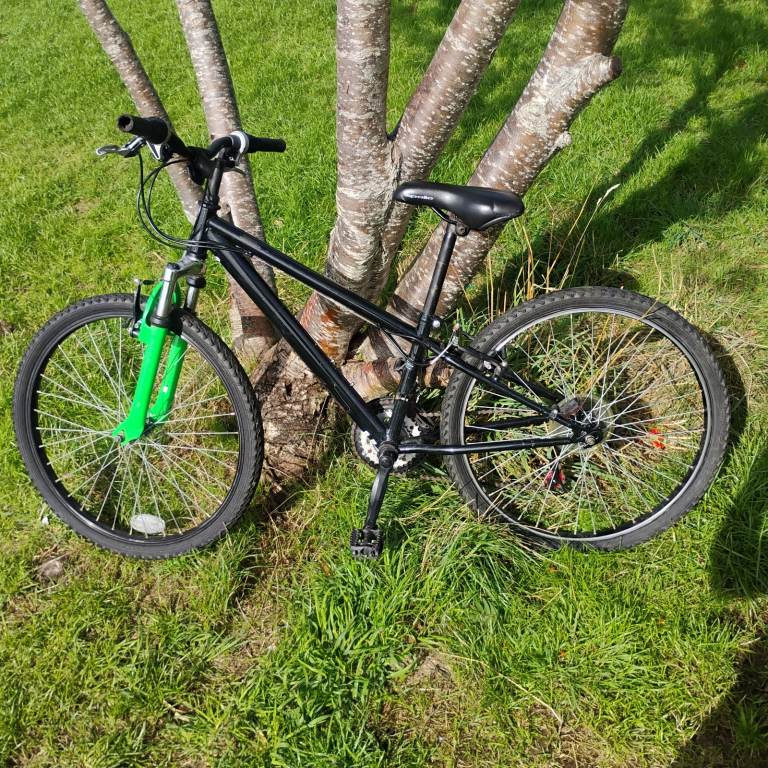 Green & Black Apollo mountain bike with front suspension fork and 24 ...