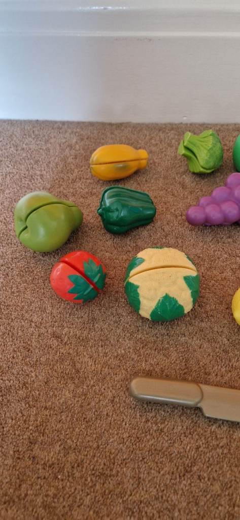 PLAY FOOD. CUTTABLE IN BASKET. EXCELLENT CONDITION. | in Morley, West ...