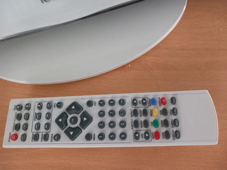 £15. Non smart Technika TV freeview HD USB HDMI SCART 21.6 inch with ...