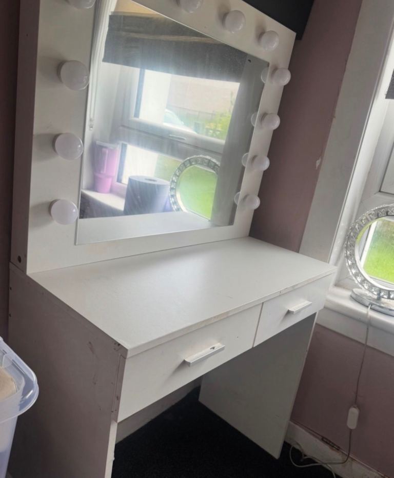 White Dressing Table with Mirror & Lights | in Newton Mearns, Glasgow ...