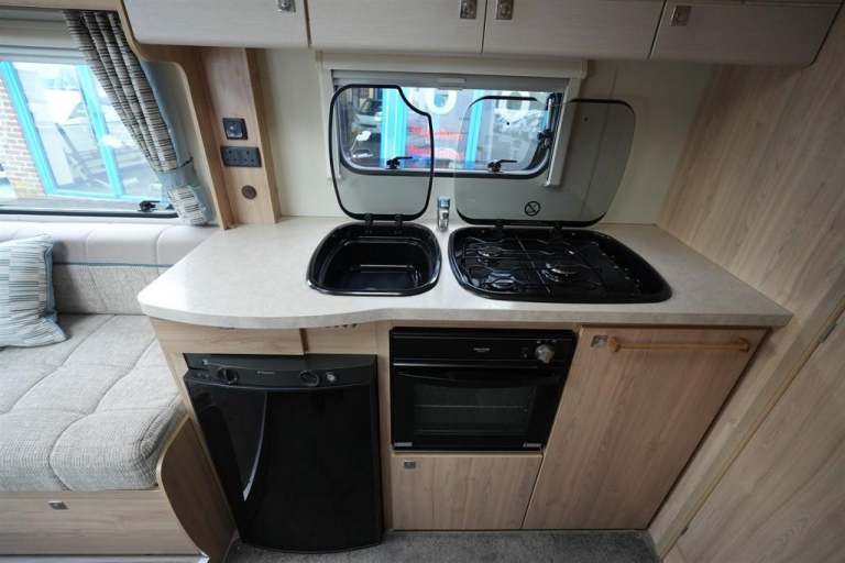 Elddis Accordo 105 PEUGEOT 2 BERTH 2 TRAVEL SEAT MOTORHOME | in ...