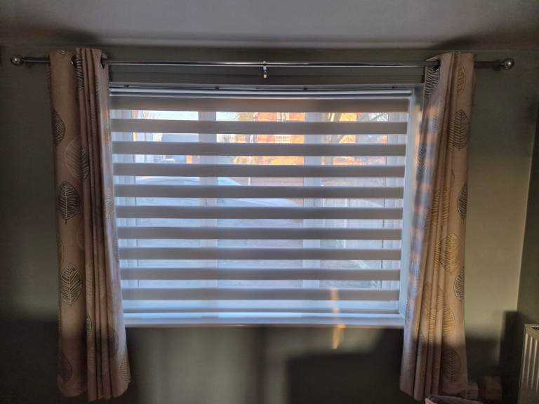 Day and Night Daylight Roller Blind | in Chesterfield, Derbyshire | Gumtree