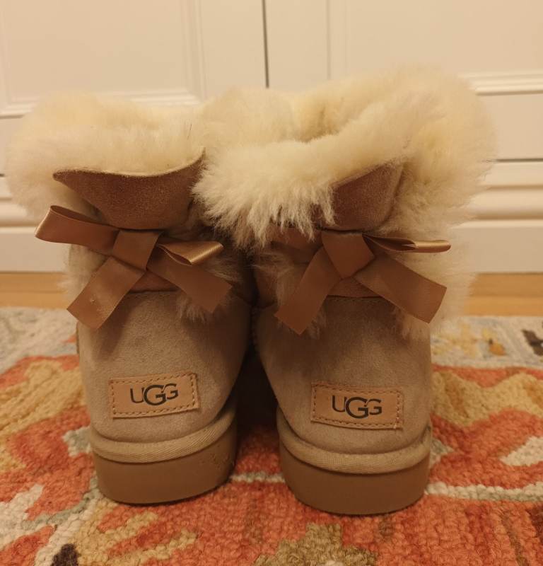 Authentic Ugg Boots. Ladies or Girls Size 6UK (EU 39-40). As new! RRP £ ...