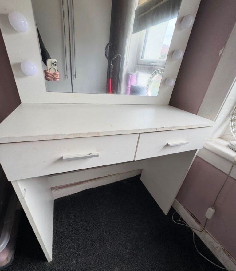 White Dressing Table with Mirror & Lights | in Newton Mearns, Glasgow ...