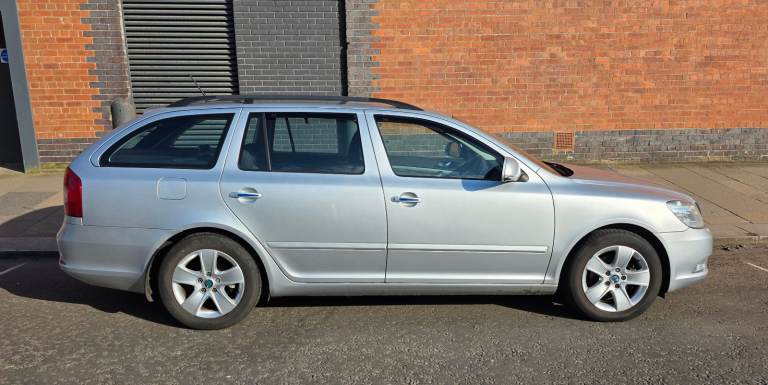 Skoda, OCTAVIA, Estate, 2011, Semi-Auto, 1598 (cc), 5 doors | in ...