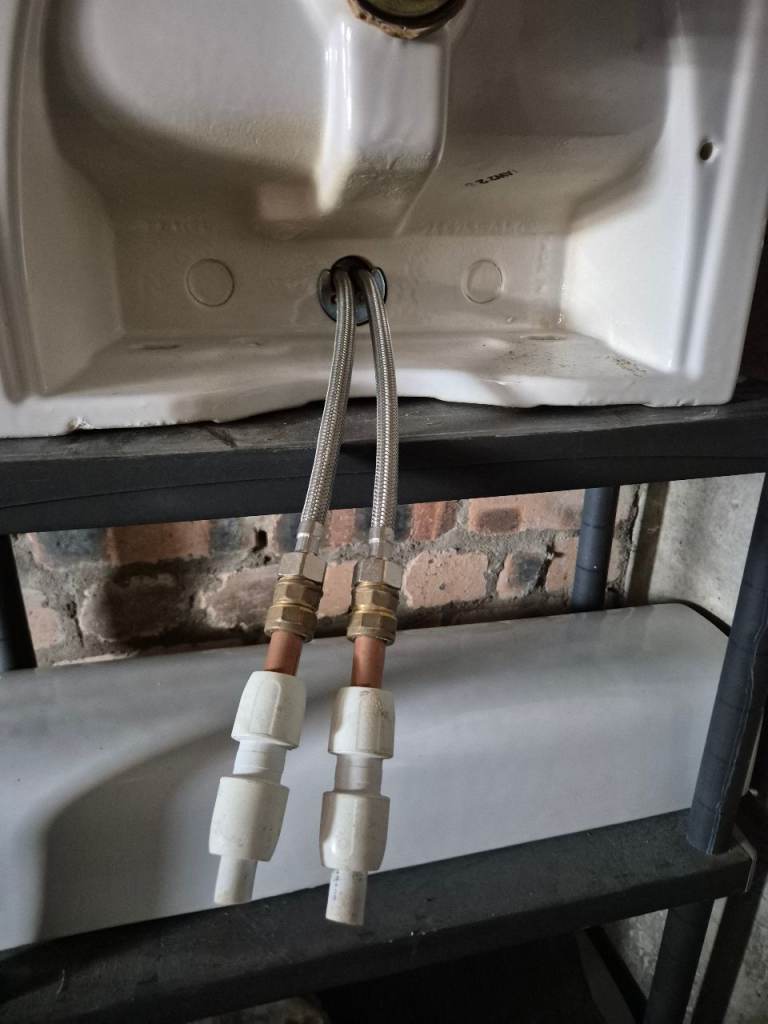Roca bathroom sink , £40.00 for Sale in Southside, Glasgow | Gumtree