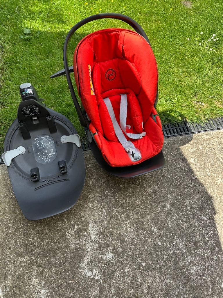 Cybex i-Size base and car seat | in Leeds, West Yorkshire | Gumtree