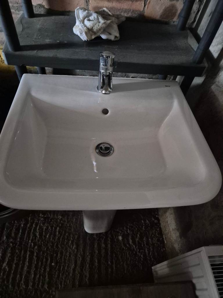 Roca bathroom sink , £40.00 for Sale in Southside, Glasgow | Gumtree