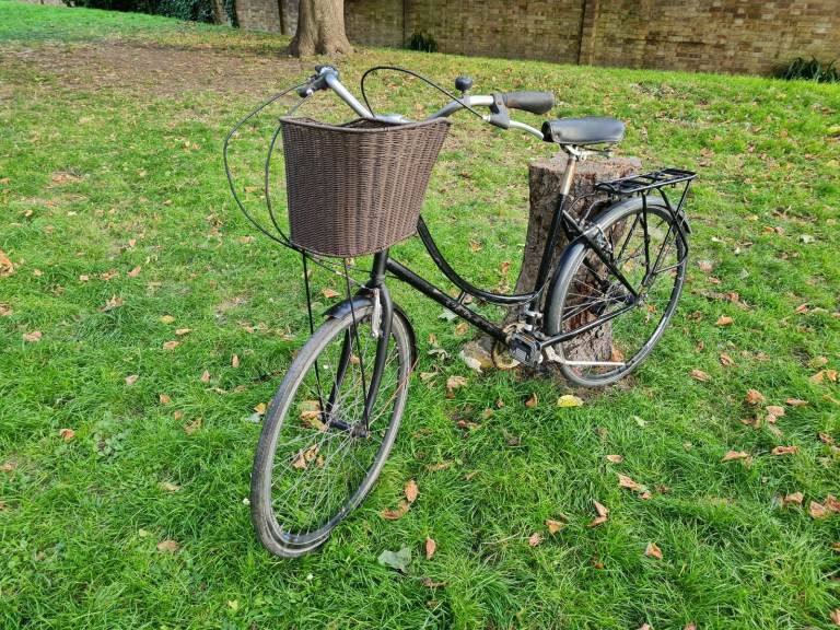 Lady dutch bike between 15 ti 17in frame | in Earls Court, London | Gumtree