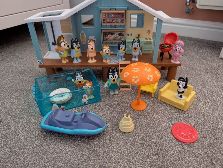 Bluey beach house , £12.00 for Sale in Broxburn, West Lothian | Gumtree