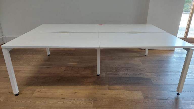 Pre-owned White 4 person pod bench bank computer office desks 120cm x ...