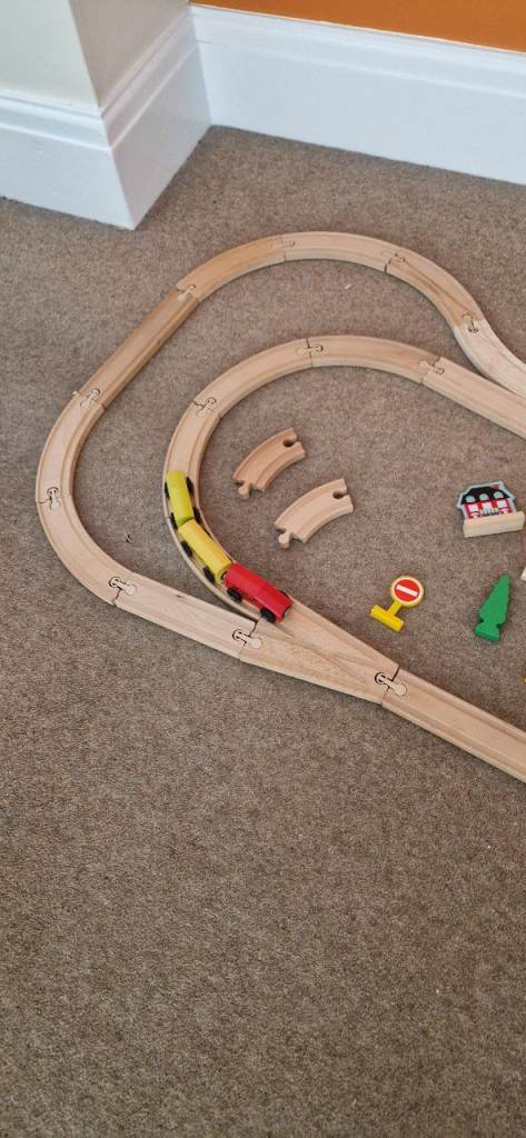 WOODEN TRAIN TRACK WITH TRAINS AND ACCESSORIES. No 3. EXCELLENT ...