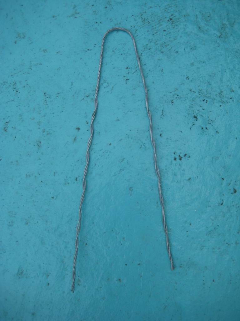 10 Brand New Metal Garden Stakes 40 cm Long by 15 cm Wide for Only £3. ...