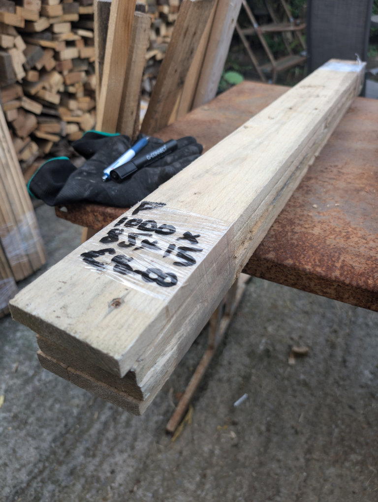 4 Lengths Reclaimed De-nailed Pallet Wood Timber 1000 x 85 x 15mm Ready ...