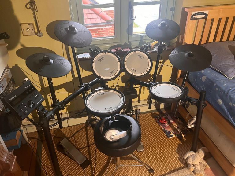 Roland TD-07 DMK Electronic Drum Kit -Upgraded Ride - excellent ...