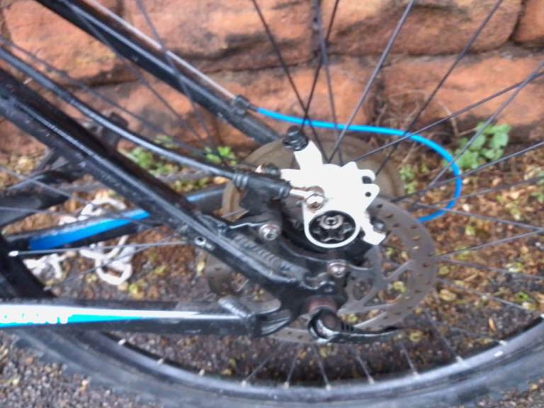 GIANT Mountain Bike – Black and Blue, Good Condition, £100.00 for Sale