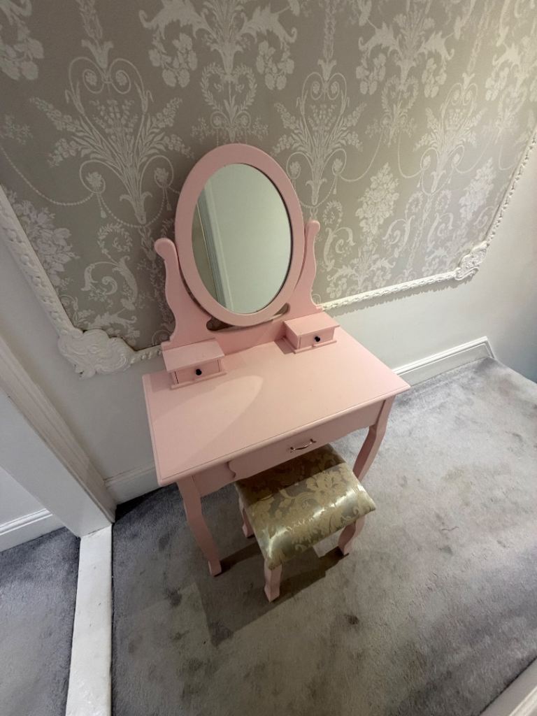 Pink dressing table , £45.00 for Sale in Portsmouth, Hampshire | Gumtree
